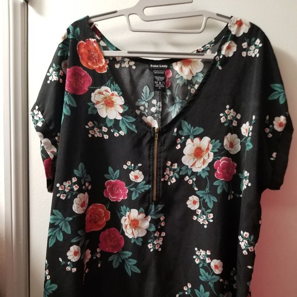 Soho Lady | Tops | Front Zip Top Short Sleeve Floral V Neck | Poshmark